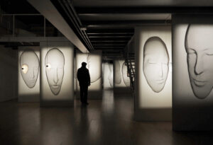 Human Chandelier – Arturo Álvarez Artwork