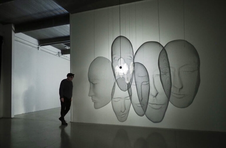 Human Chandelier – Arturo Álvarez Artwork